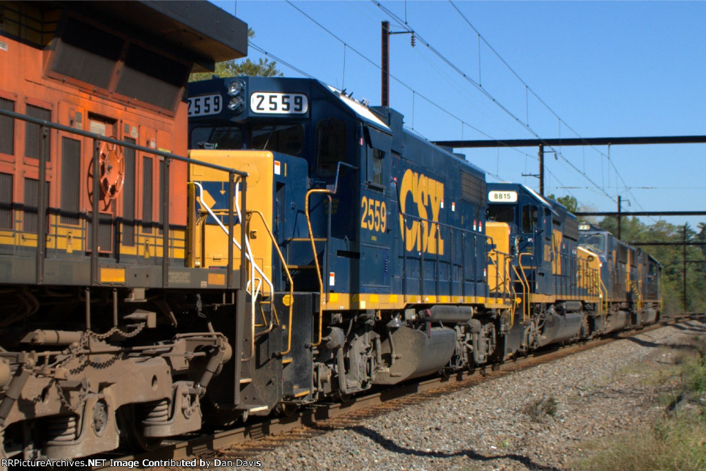 CSX GP38-2 2559 trails on Q418-15